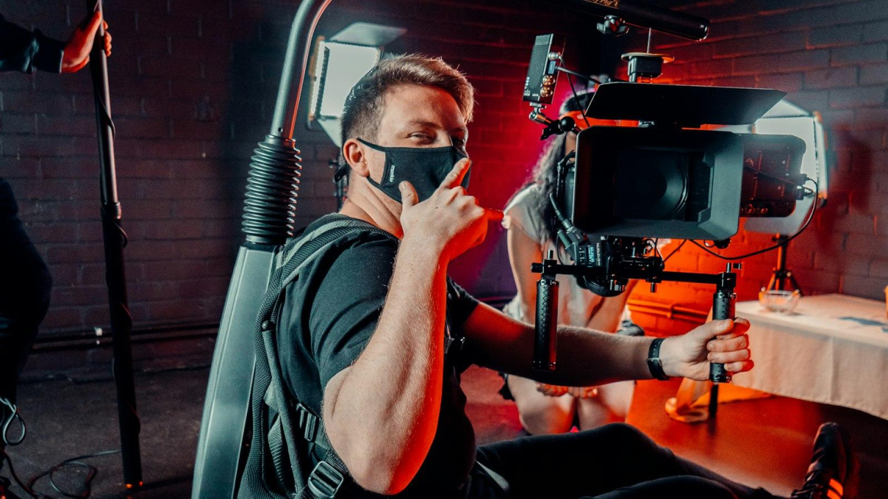 Meet the Stellar Cast of The Big Bang Theory - Daniel Oren