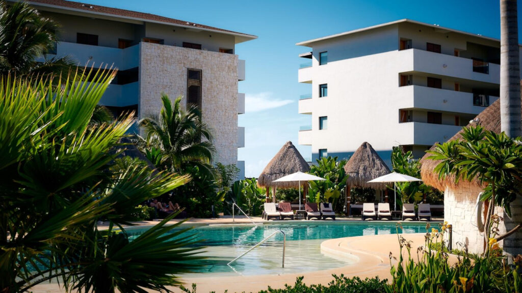 Steamy Secrets: College Girls Season 3 Sex Lives Exposed - Daniel Oren