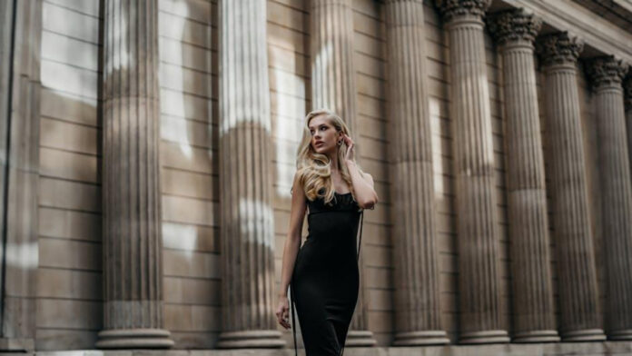 Inside Look: Neil Young's Beloved Spouse - Daniel Oren