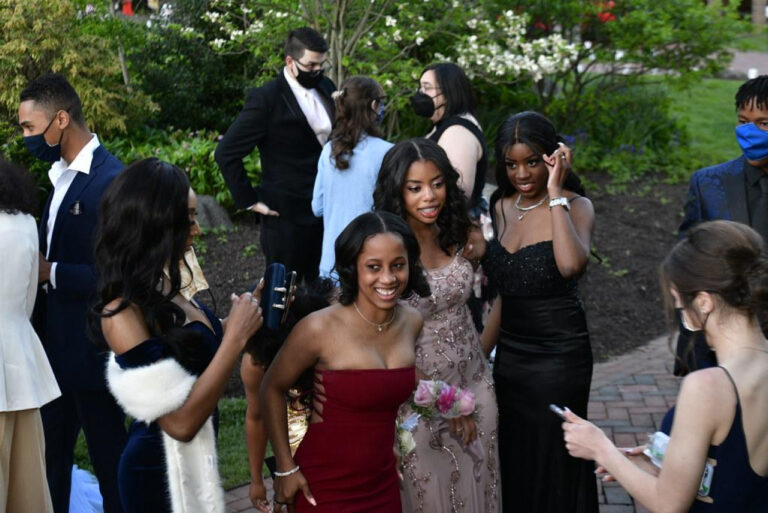 Creative Prom Proposal Ideas for a Memorable Invite - Daniel Oren